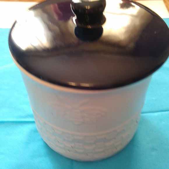 Bee Hive | Accents | Bee Hive Covered Dish White Dark Blue Lid | Poshmark